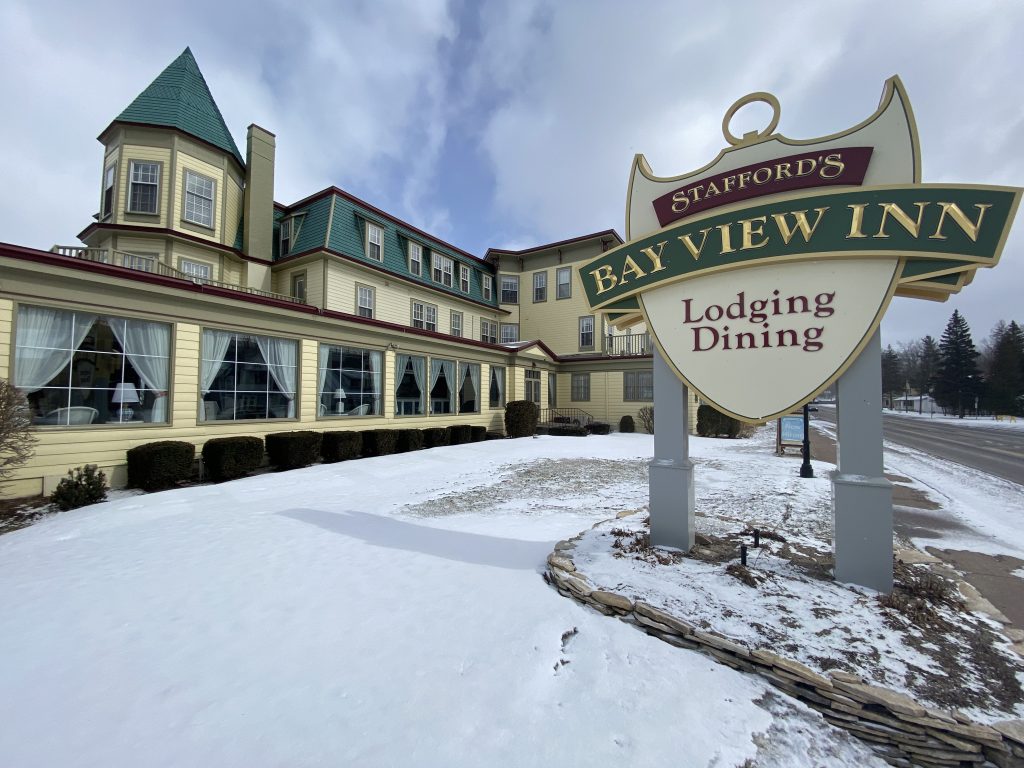 In the Warmth of a Great Inn · The Metropolitan